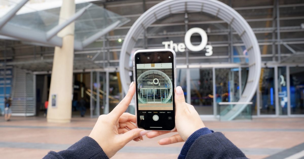 'O2 Arena' now 'O3' in Tribute of Drake's London Gig | MadeByShape